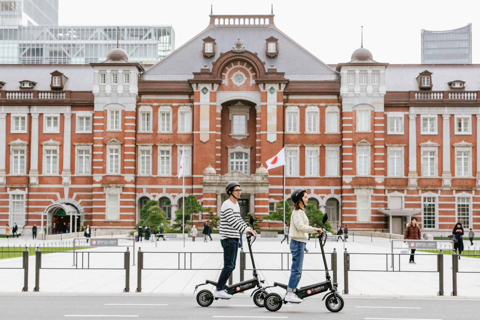 電動キックボードは歩道走行できる！最高速度表示灯・ライト・条件を解説 – FreeMile Blog｜特定小型原付・電動自転車・電動バイク情報